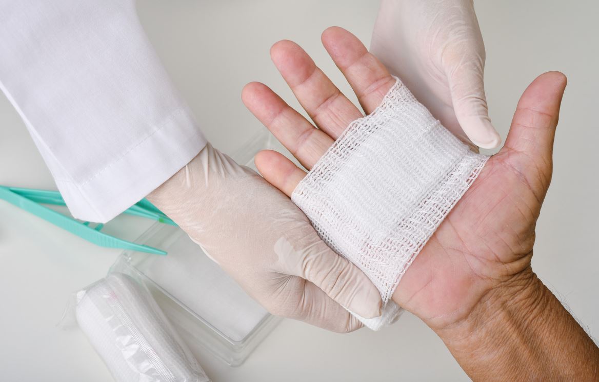 Home Wound Care: Cleaning, Dressing & When to Get Help